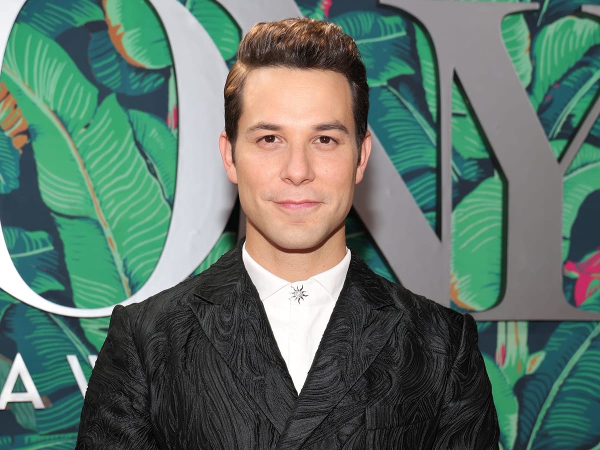 Skylar Astin will host Tony Awards simulcast
